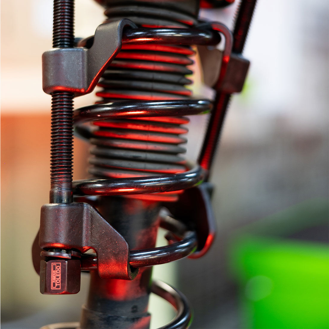 Coil spring compressor supercheap store