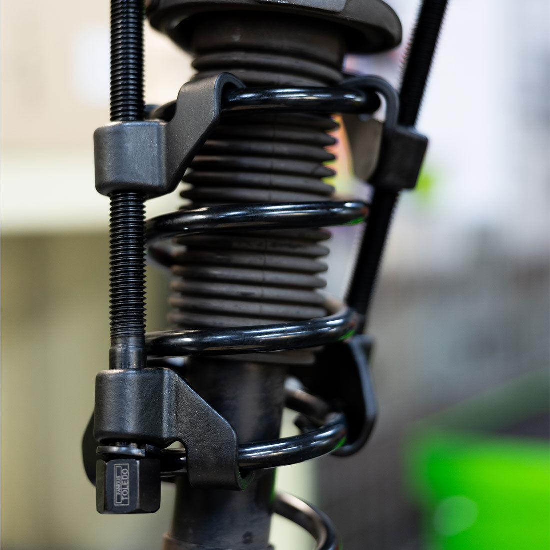 Coil spring compressor supercheap store